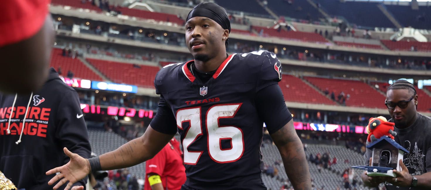 Beyond the Waiver Wire: Fantasy Football Moves to Make (Week 17 ...